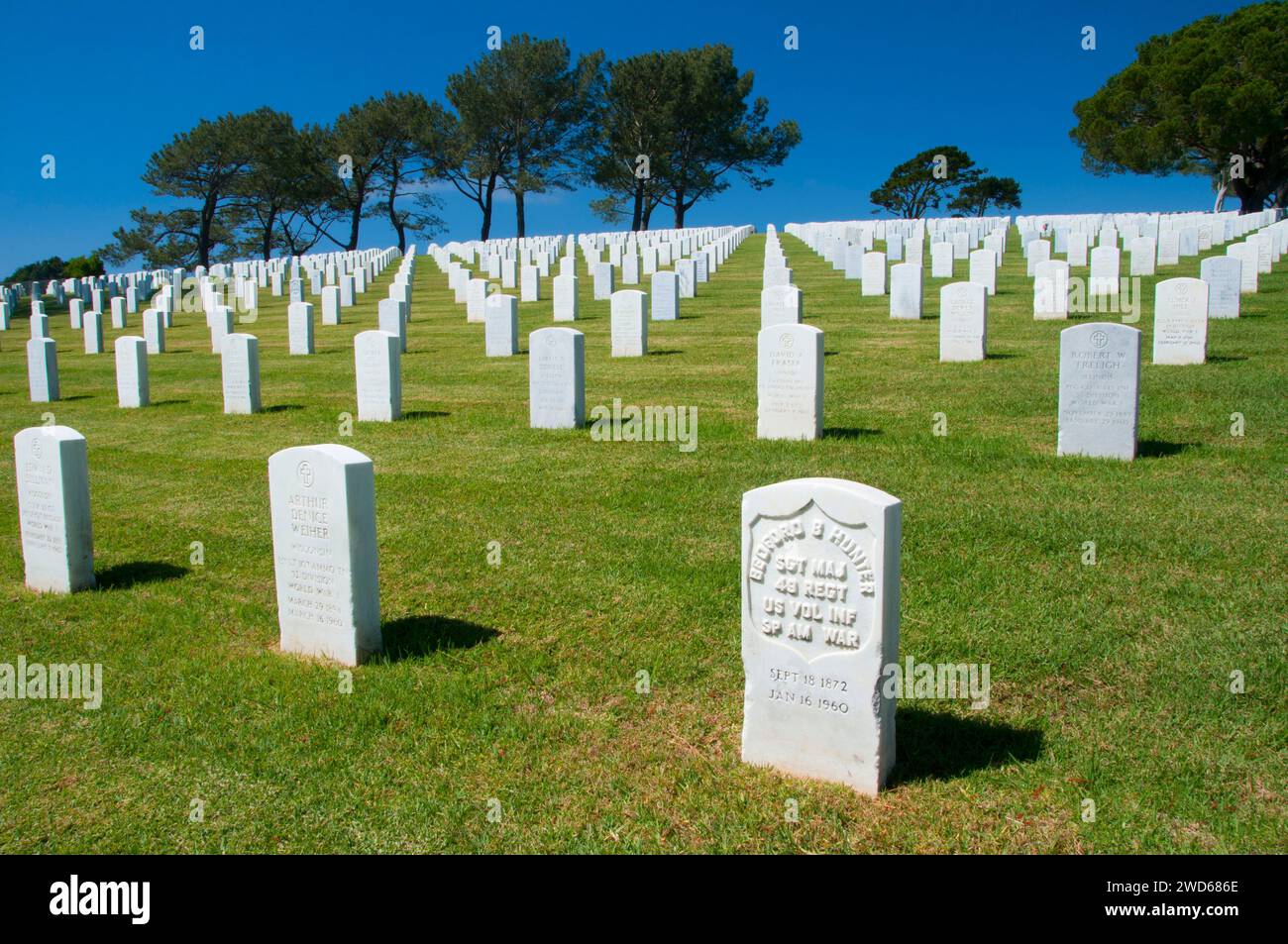 Headstones, Fort Rosecrans National Cemetery, San Diego, California ...