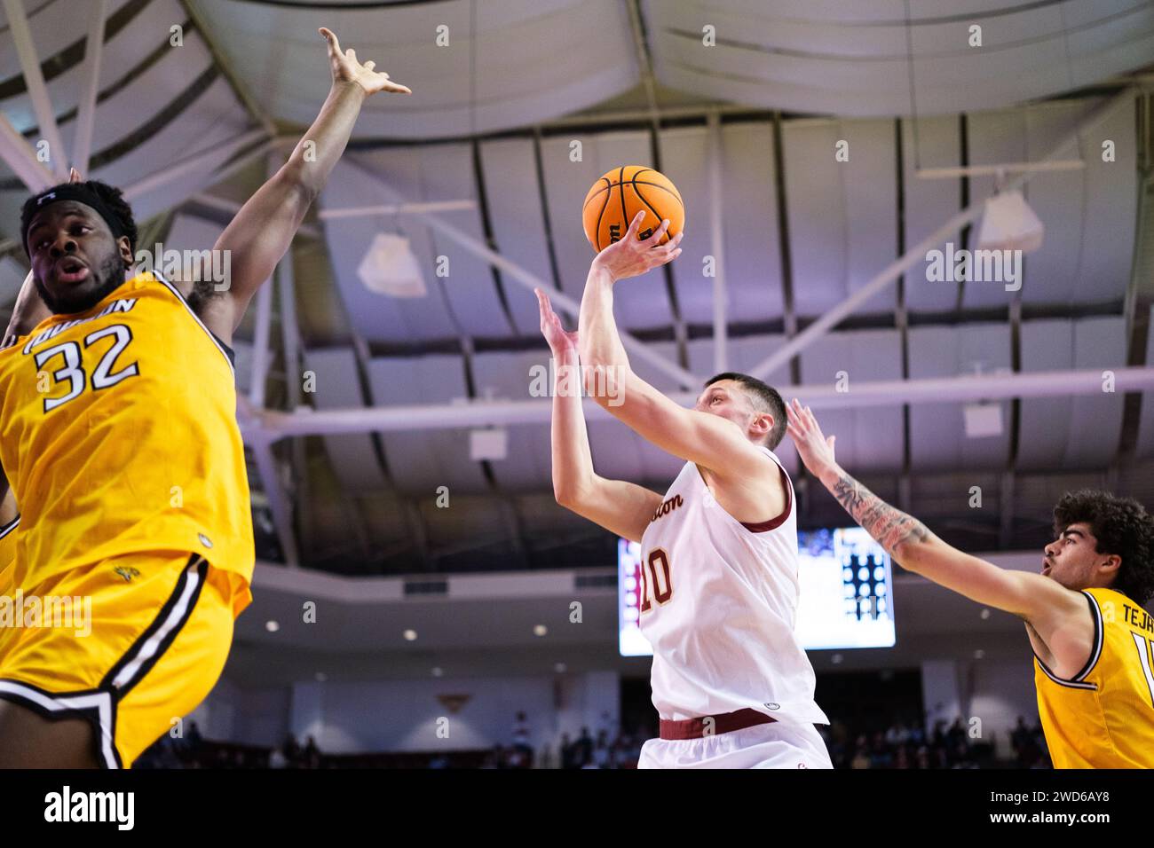 Charleston, South Carolina, USA. 18th Jan, 2024. Charleston Cougars ...