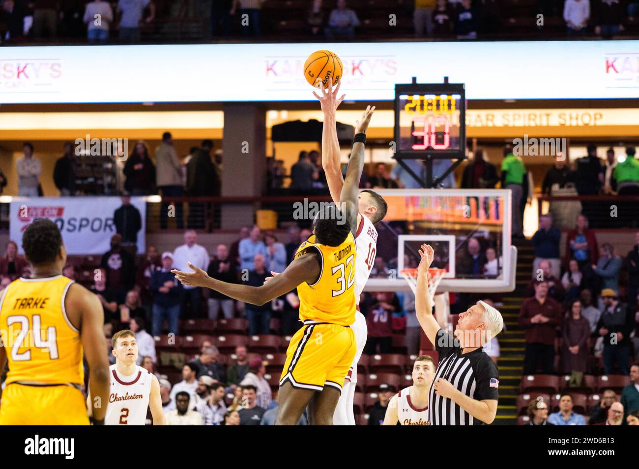 Charleston, South Carolina, USA. 18th Jan, 2024. Charleston Cougars ...