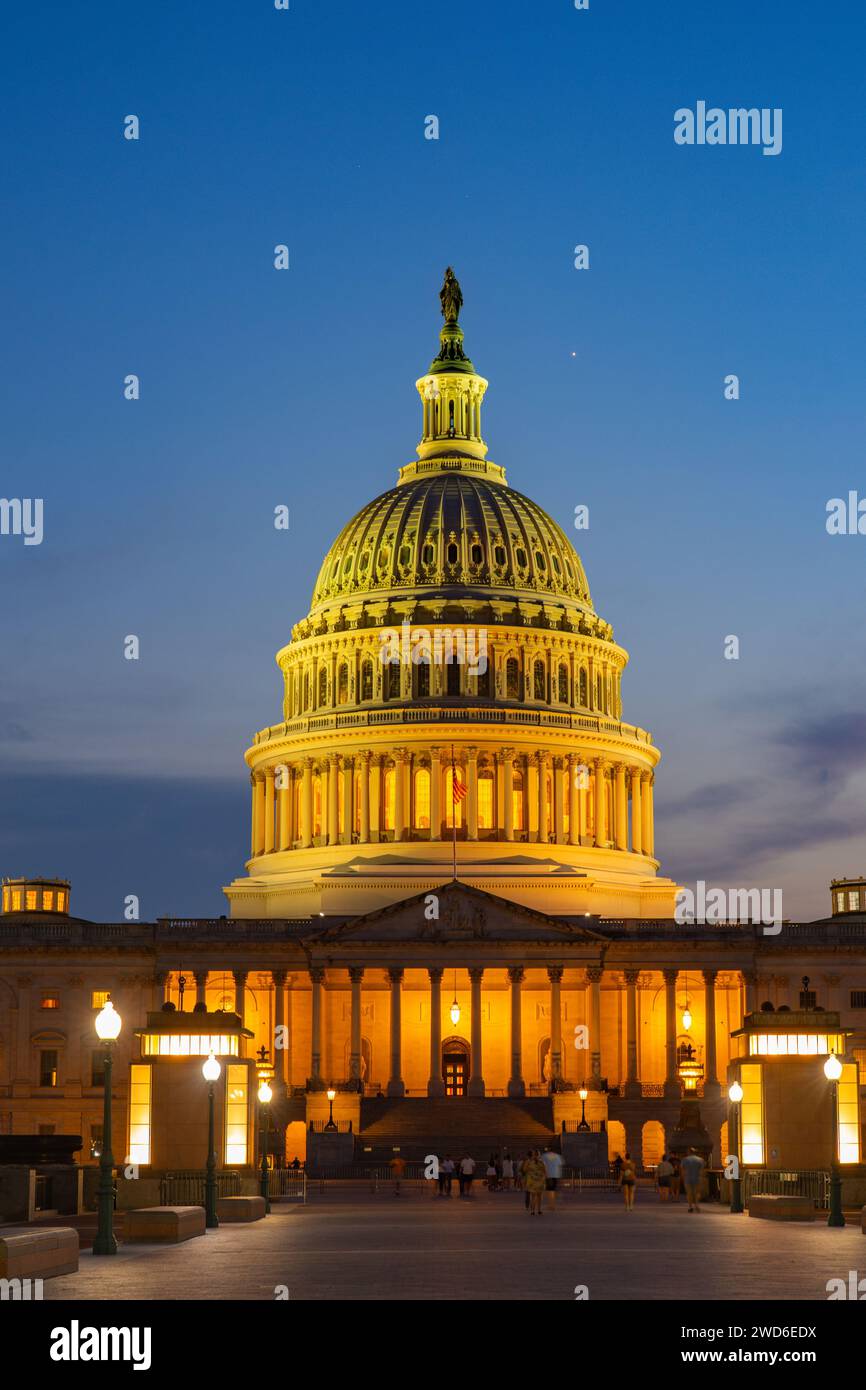 Grand neoclassical building stands hi-res stock photography and images ...