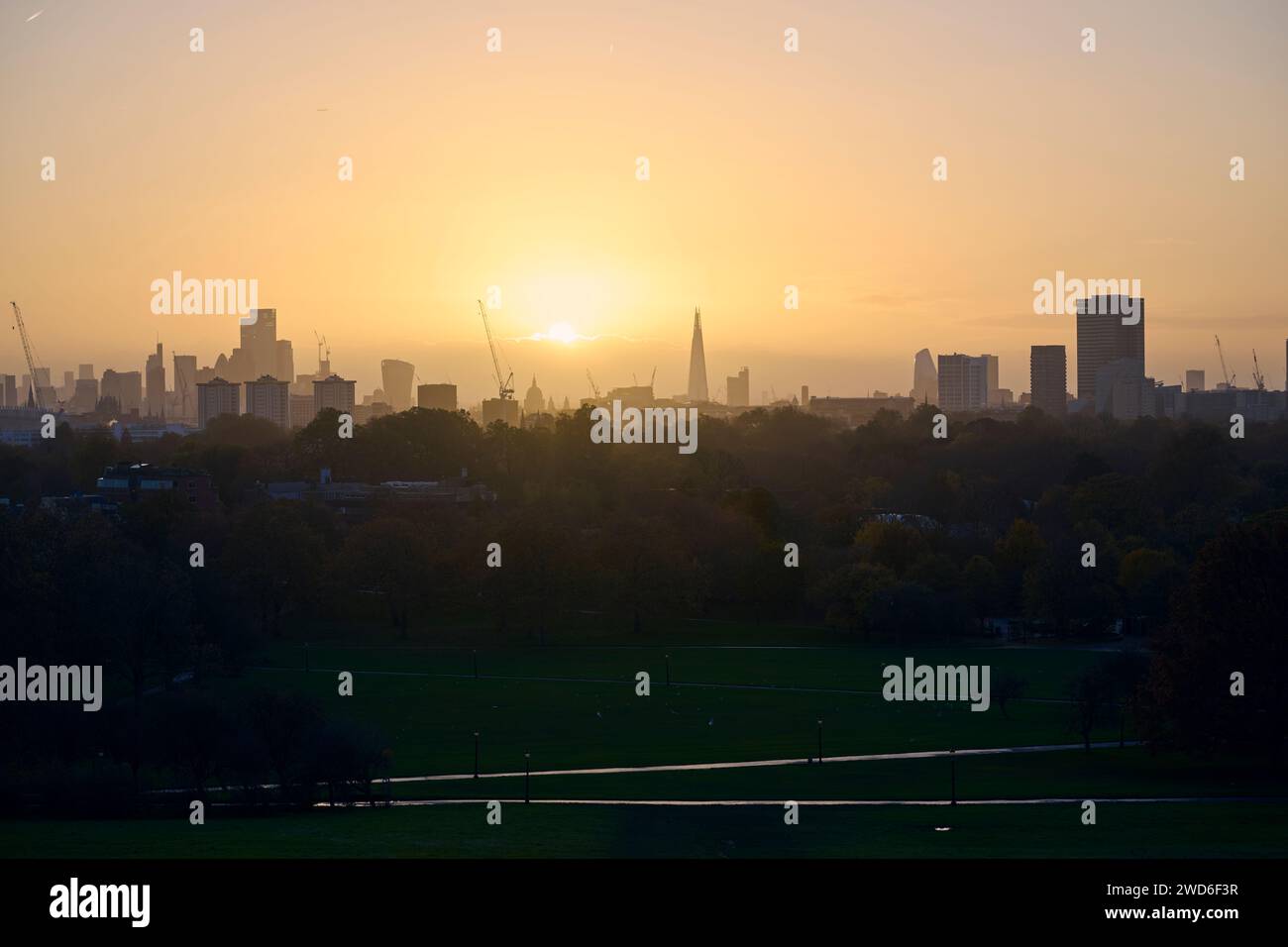 The sun rising over London viewed from Primrose Hill Stock Photo - Alamy