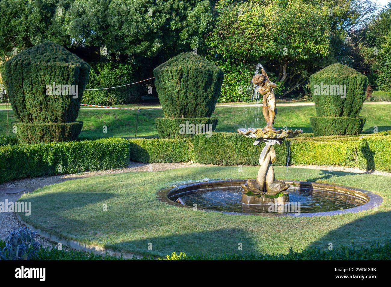 Elegant topiary park water feature hi-res stock photography and images ...