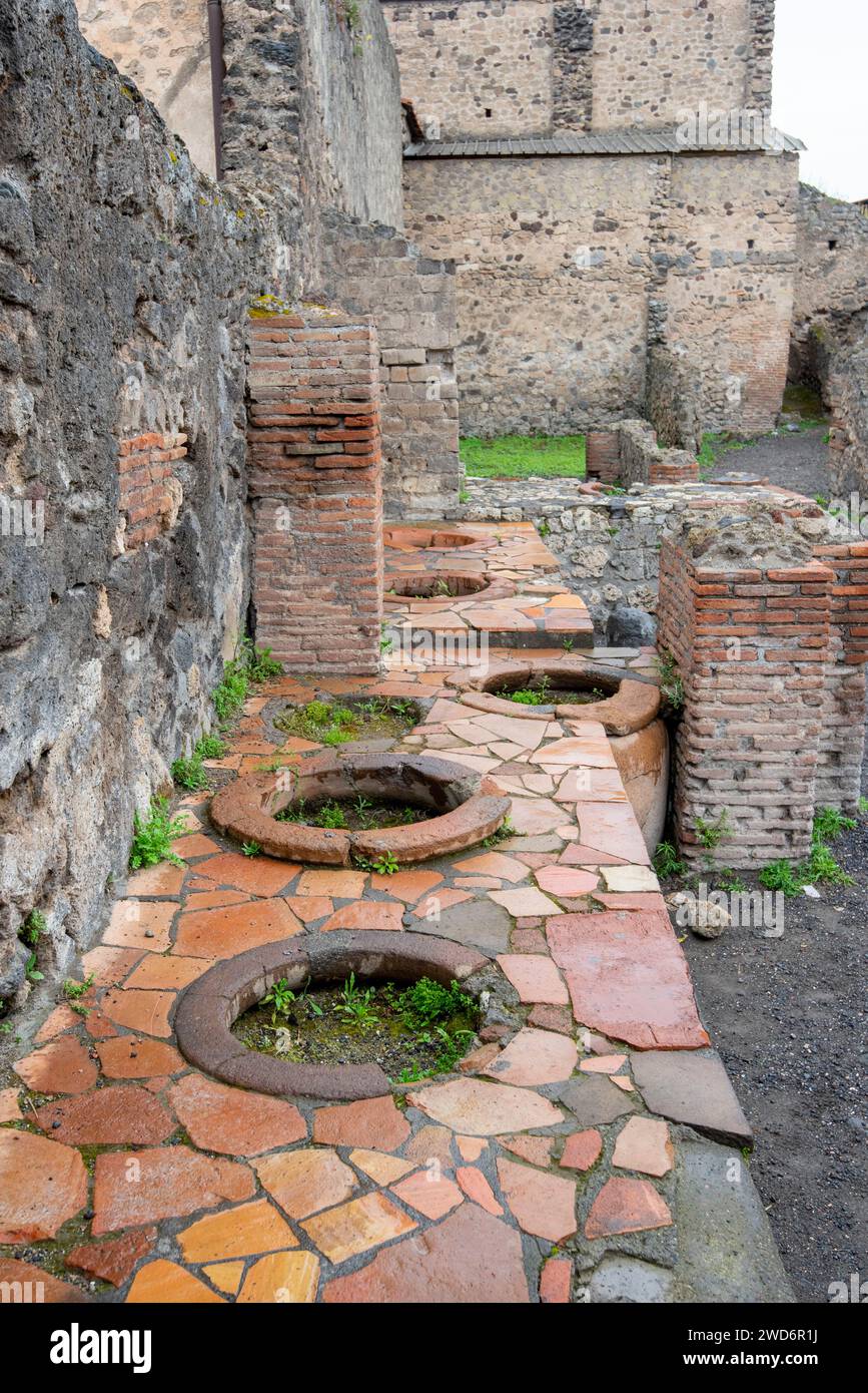 Thermopolium in Pompeii - Italy Stock Photo - Alamy