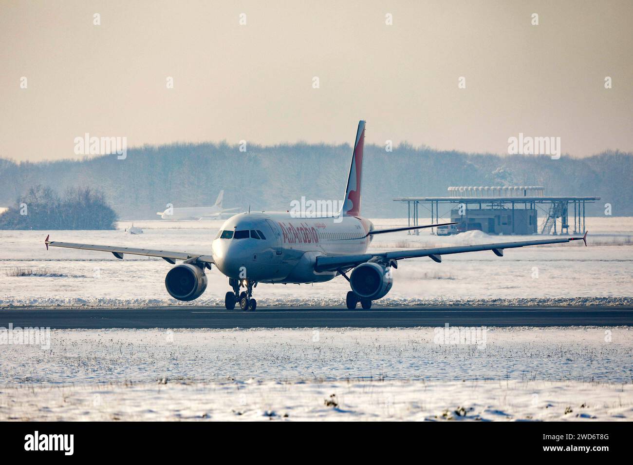 AirArabia Airbus A320-214 CN-NMI - Nach starkem Schneefall in Köln ...