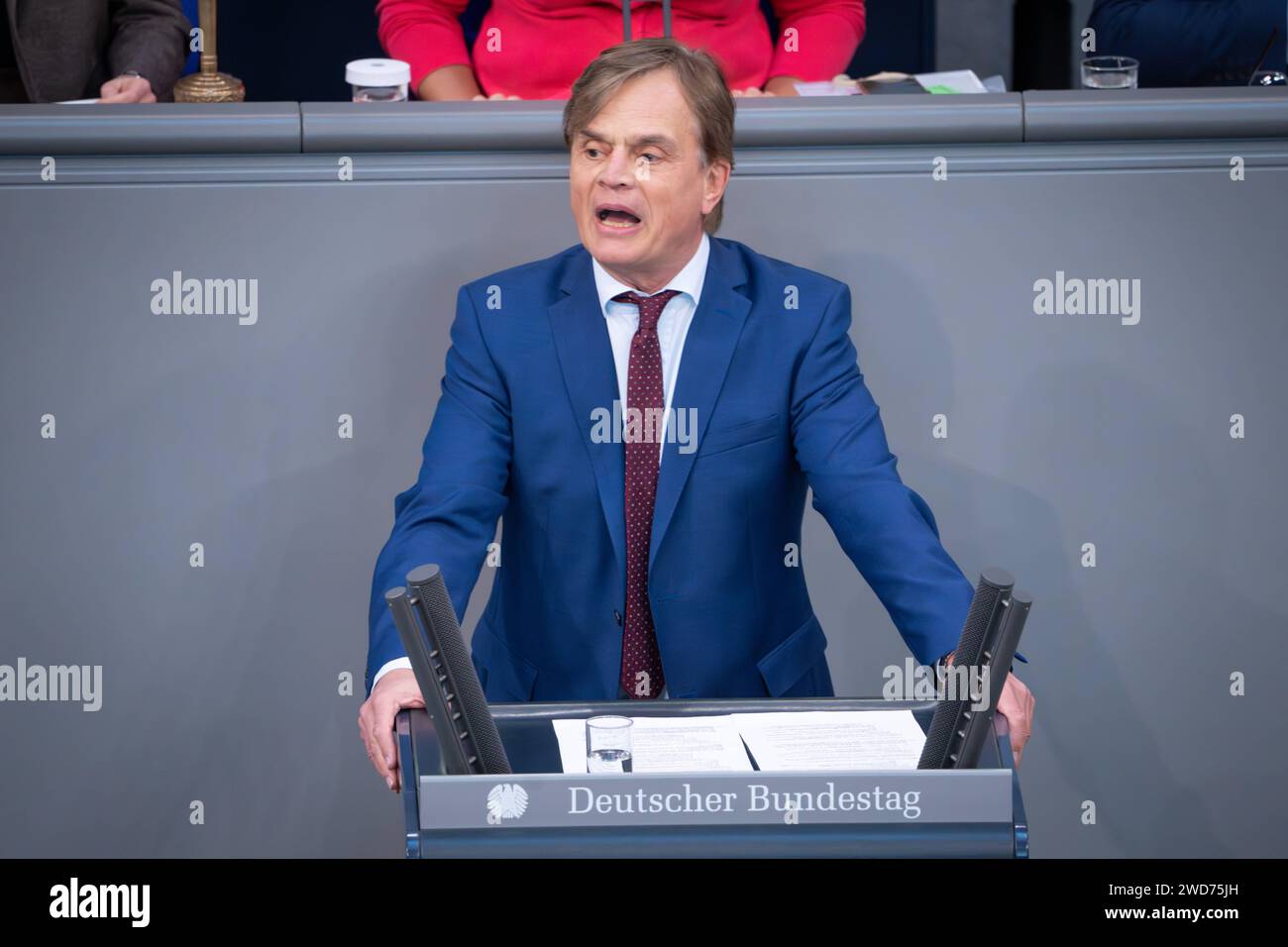 147. Bundestagssitzung und Debatte Dr. Bernd Baumann AfD im Portrait bei seiner Rede zum ...