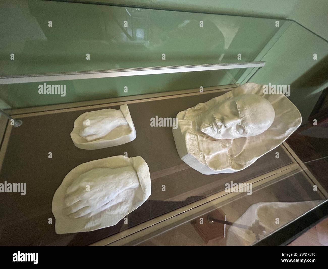 Gorki Leninskije, Russia. 25th Oct, 2023. Casts of Lenin's death mask ...