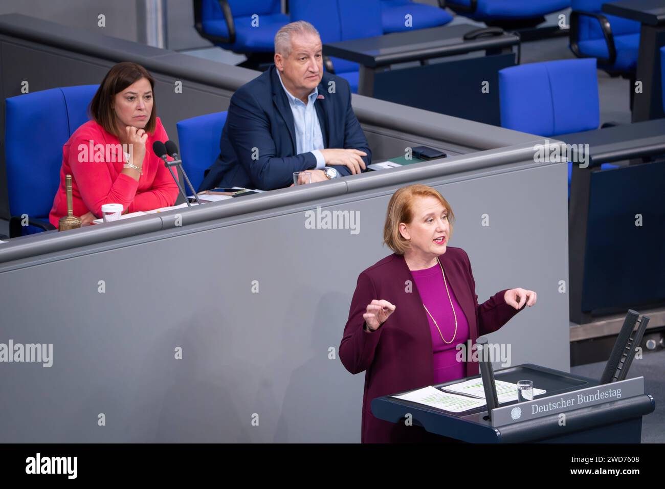 147. Bundestagssitzung und Debatte Lisa Paus Gruene im Portrait bei ...