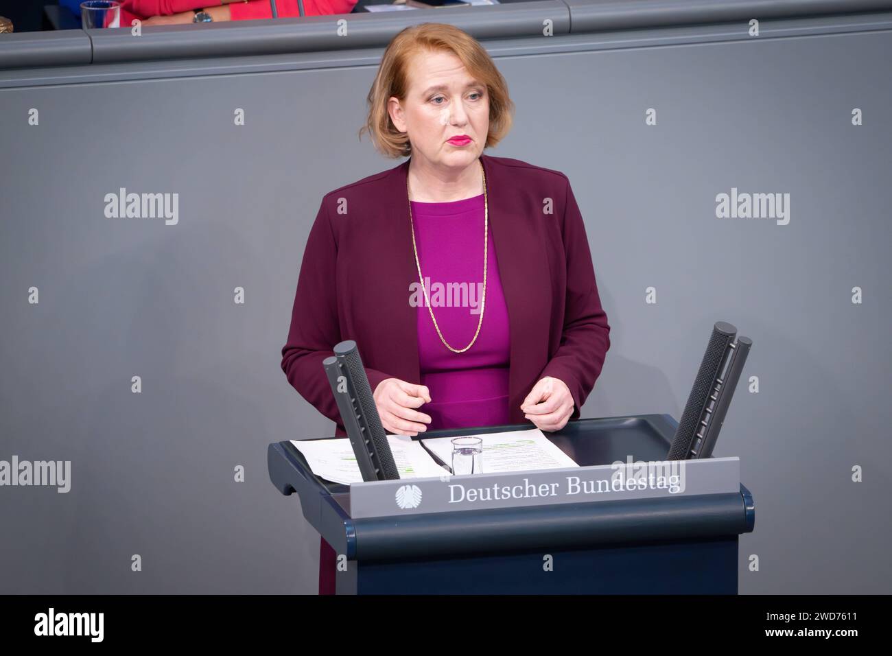 147. Bundestagssitzung und Debatte Lisa Paus Gruene im Portrait bei ...