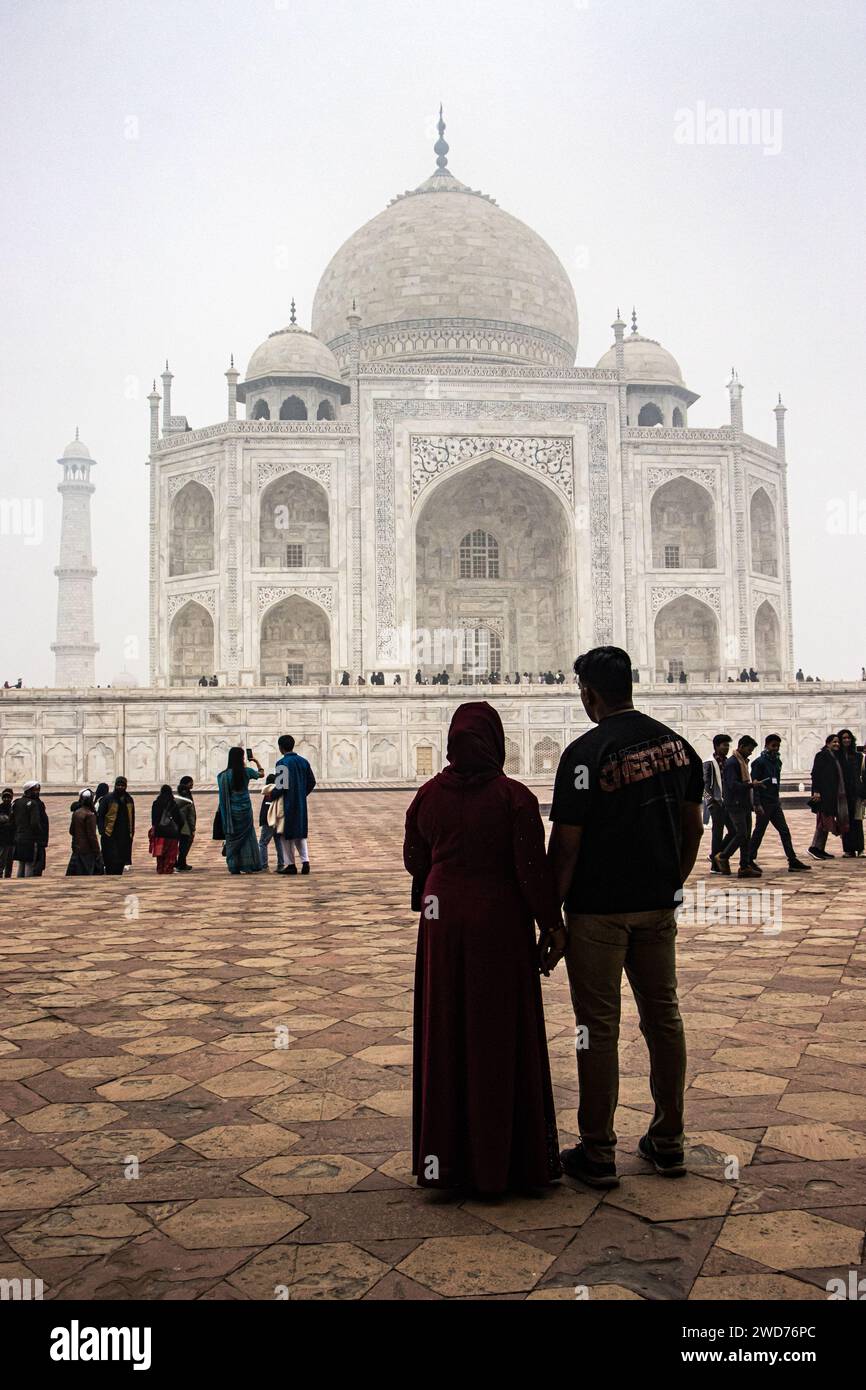 People of every age come to the Taj Mahal to take photos and make life ...