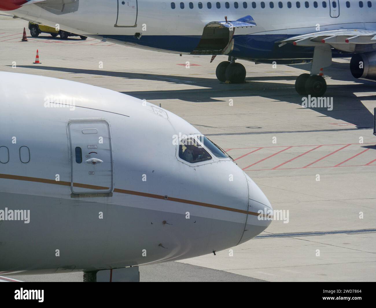 Passenger airplane cockpit front view hi-res stock photography and ...