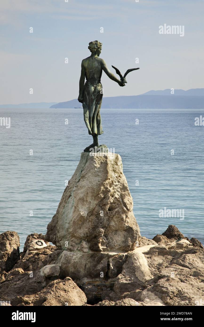 Lady maiden with seagull statue hi-res stock photography and images - Alamy