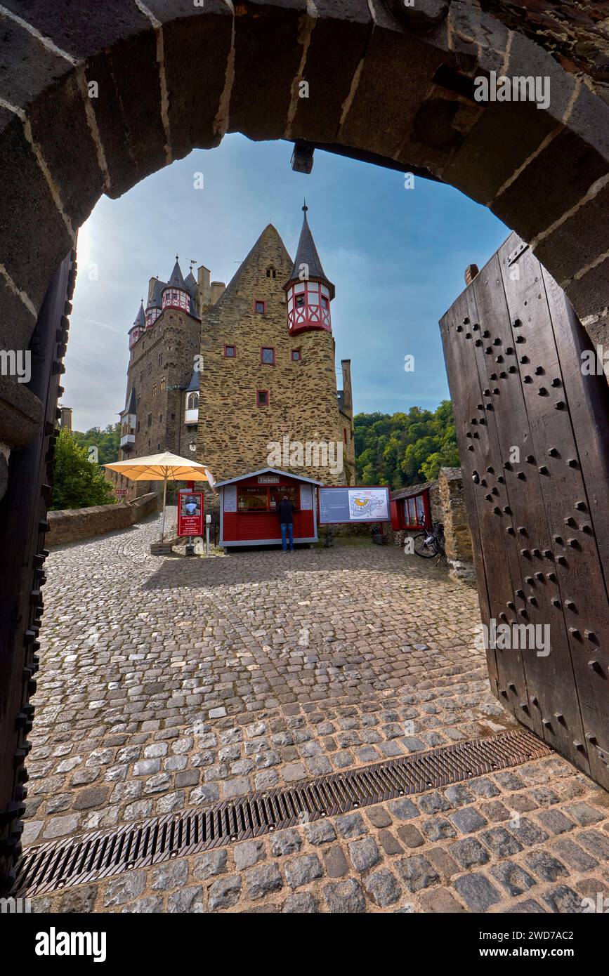 Scenic view on castle hi-res stock photography and images - Alamy