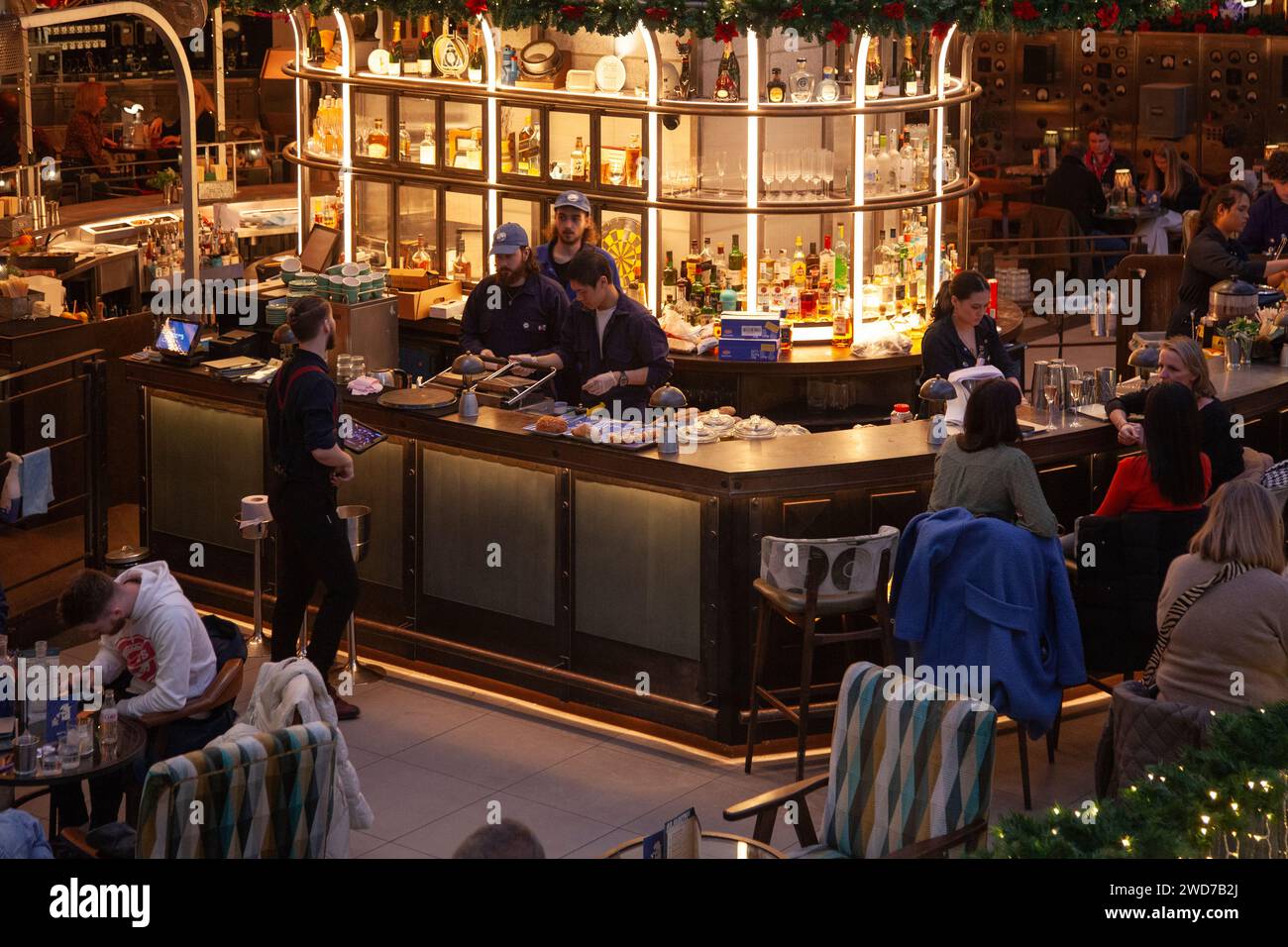 Restaurants open food court hi-res stock photography and images - Alamy