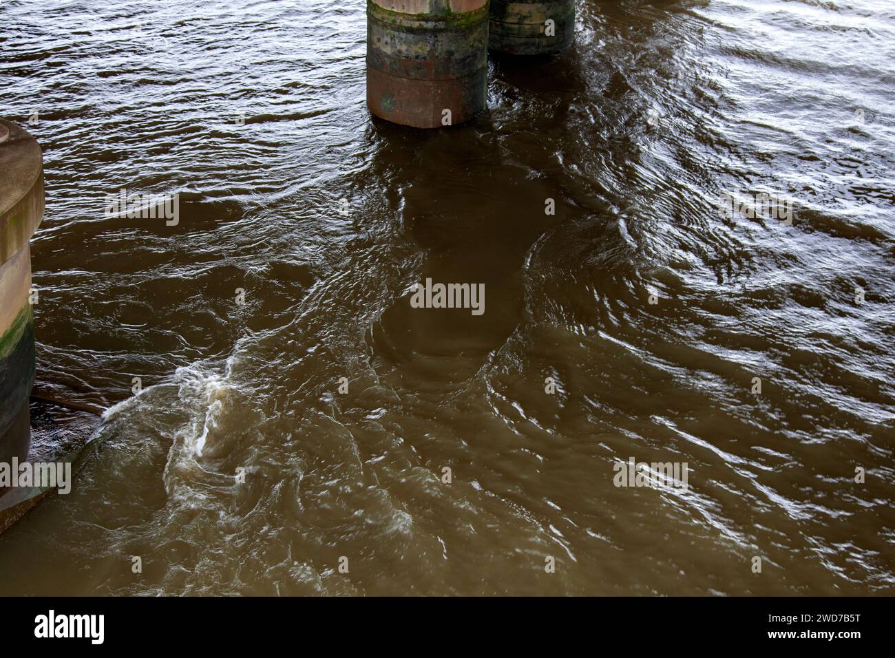 River Tides Around Pillars Stock Photo - Alamy
