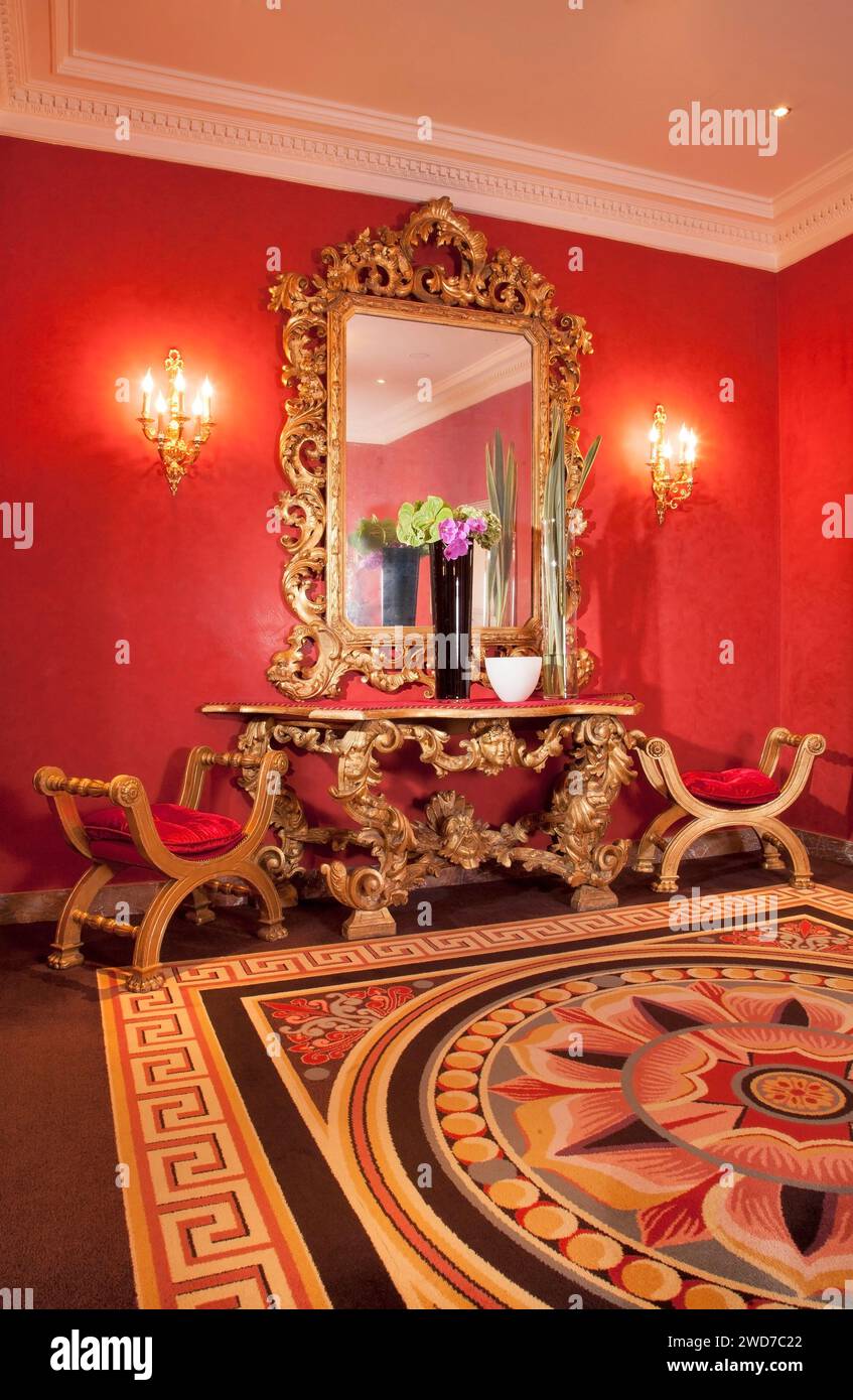 Rome italy hotel lobby hi-res stock photography and images - Alamy