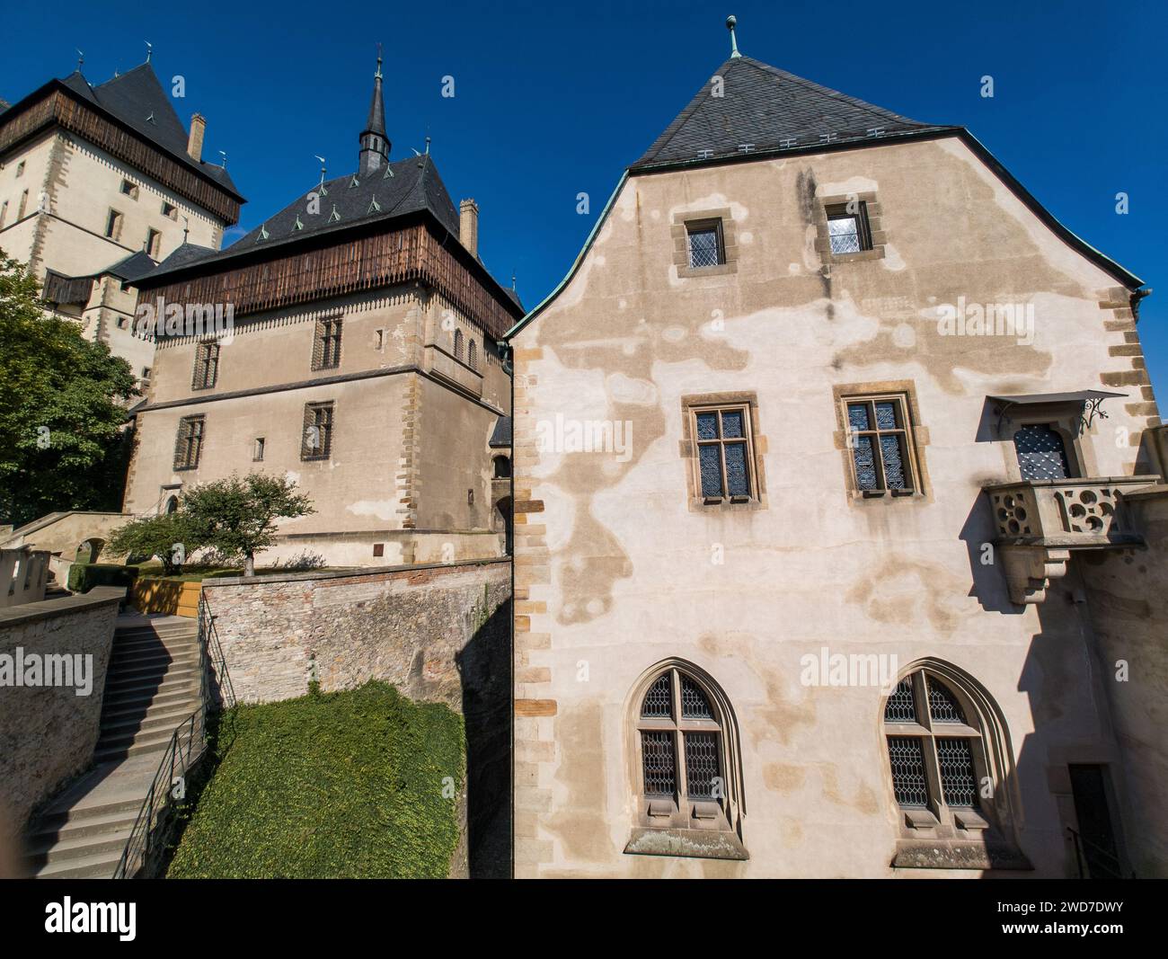 Medieval royal castle hi-res stock photography and images - Alamy