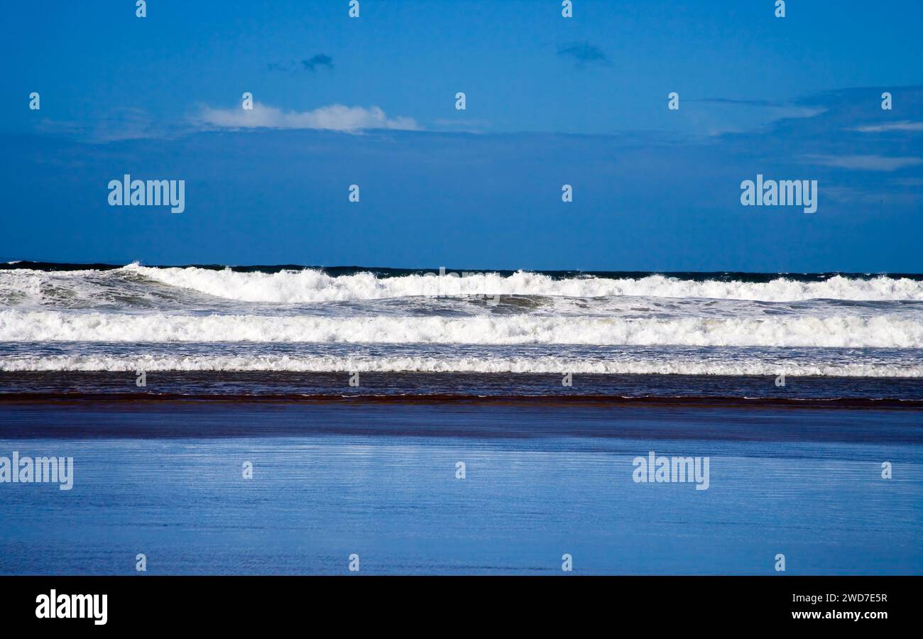 surf rolling in on woolacombe beach on the north devon coast Stock ...