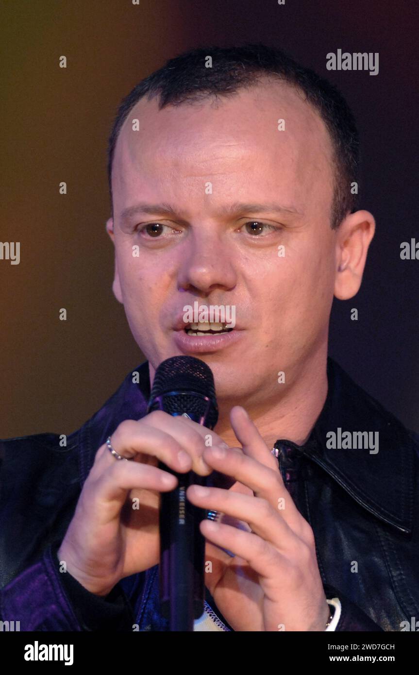 Gigi d alessio cantante hi-res stock photography and images - Alamy
