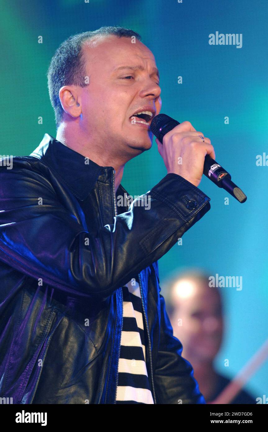 Gigi d alessio cantante hi-res stock photography and images - Alamy