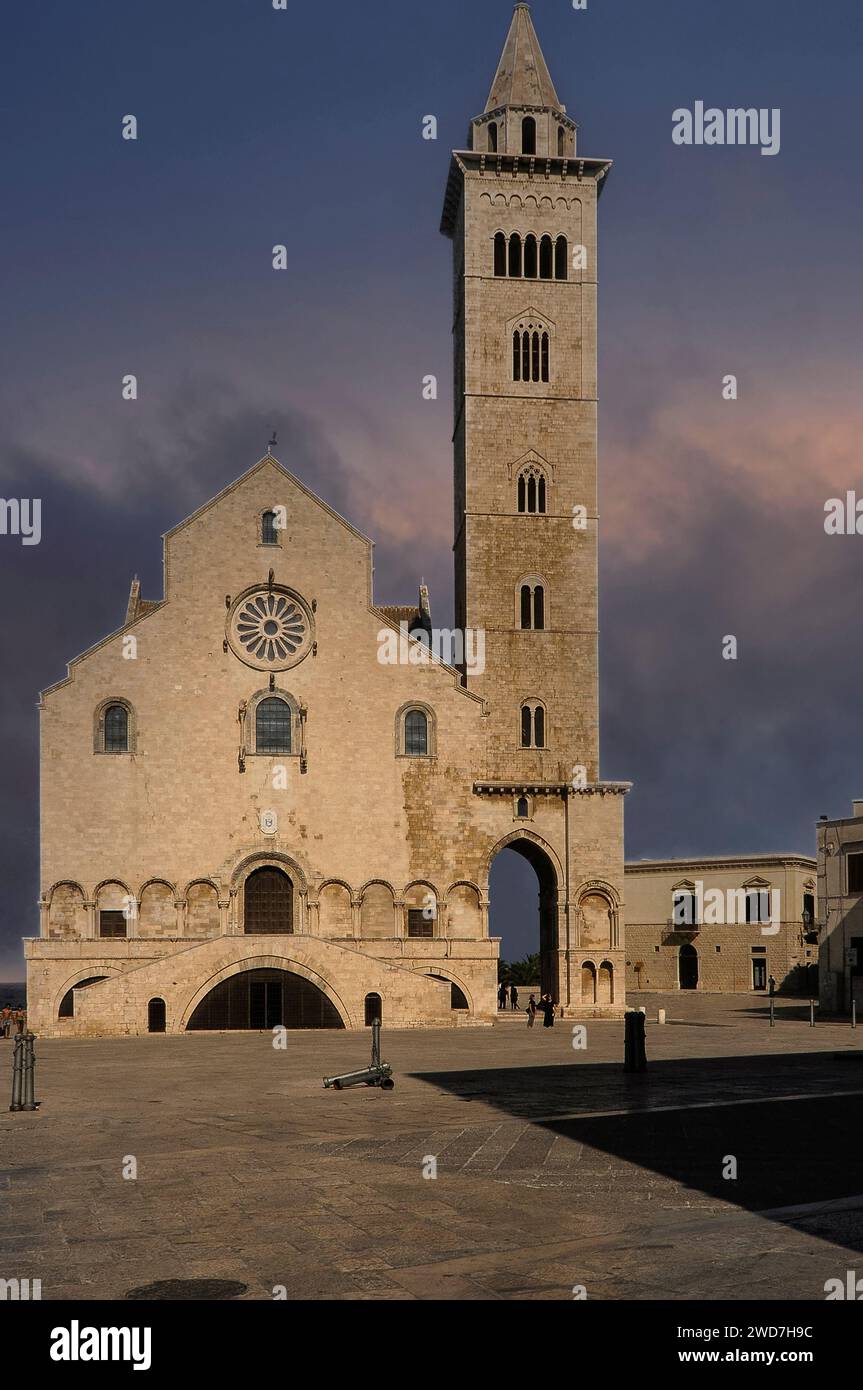 1300s octagonal spire hi-res stock photography and images - Alamy