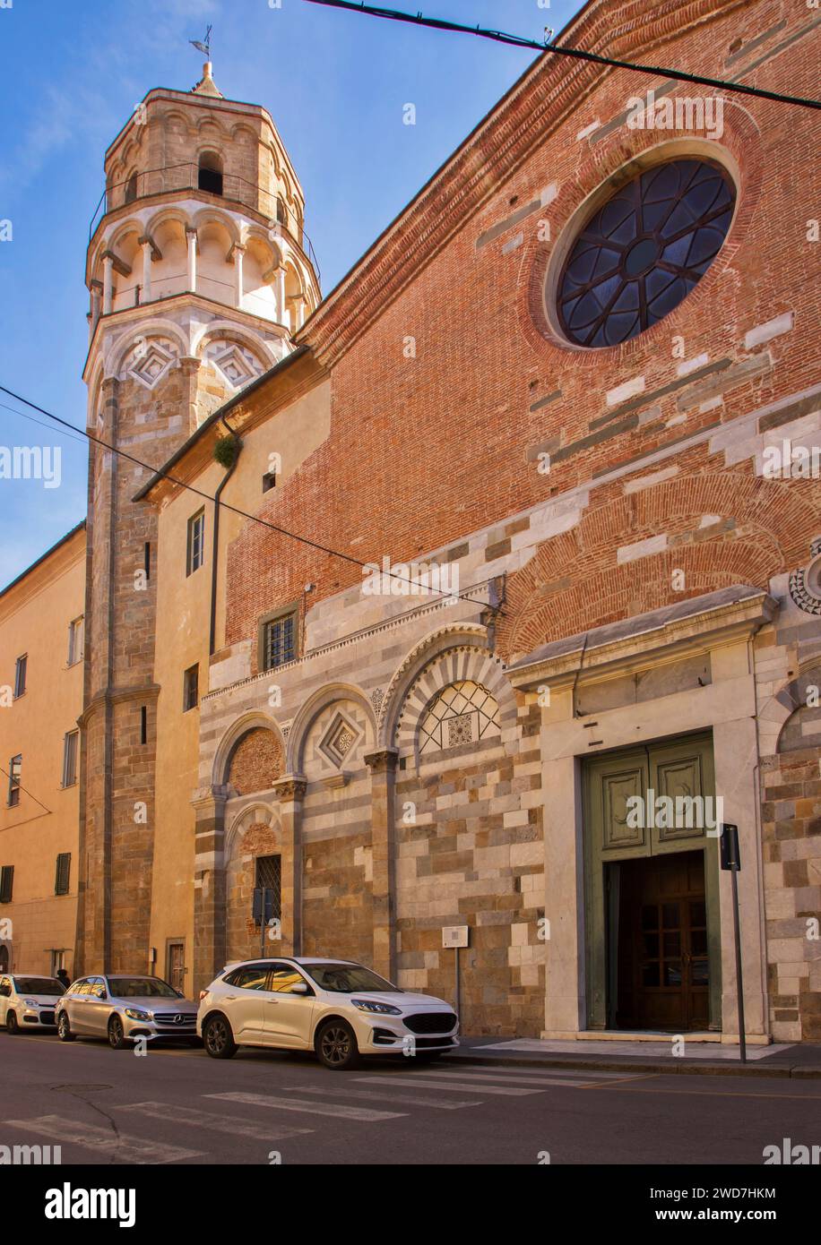 San nicola church tower pisa hi-res stock photography and images - Alamy