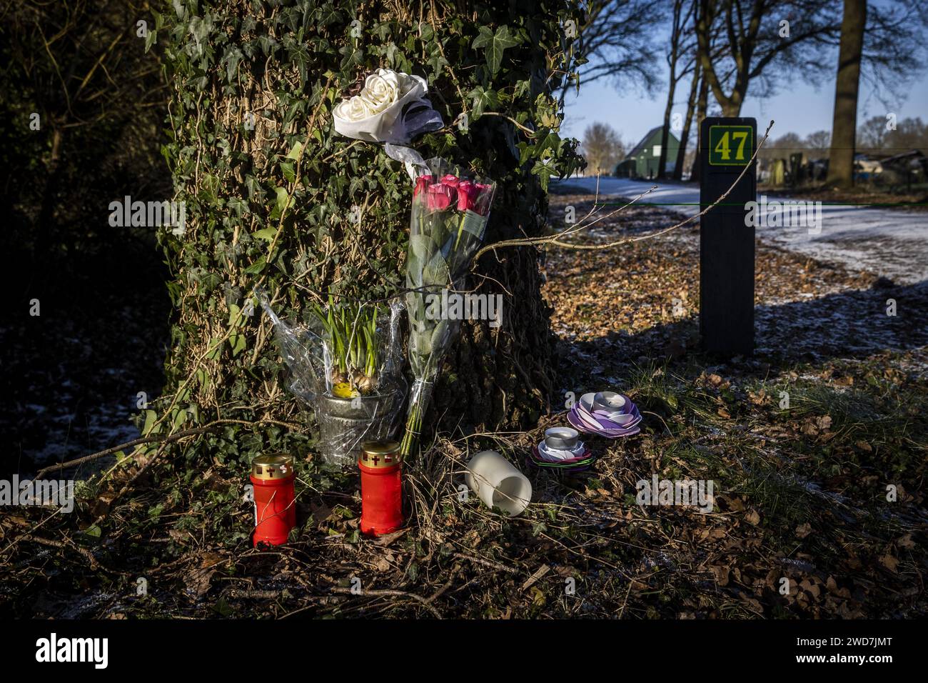 WEITEVEEN - Flowers for the victims. On this day, a examining ...