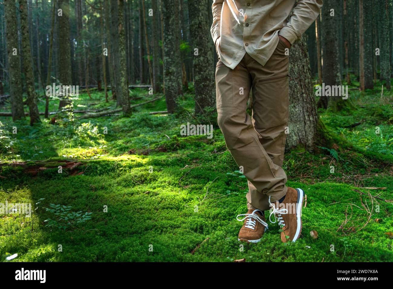 Legs crossed hi-res stock photography and images - Alamy