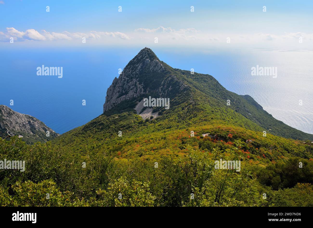 Sea mountain peak nature landscape hi-res stock photography and images ...