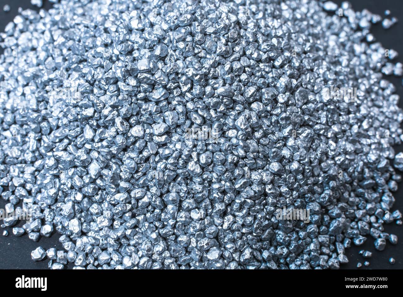 Silver jewellery pile hi-res stock photography and images - Alamy