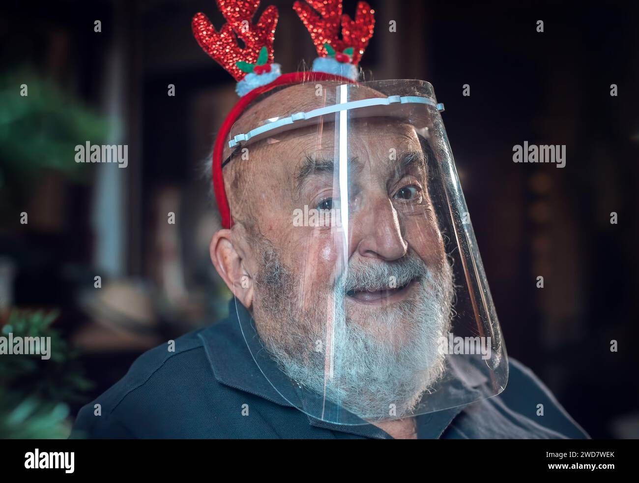 Visor senior man pandemic hi-res stock photography and images - Alamy