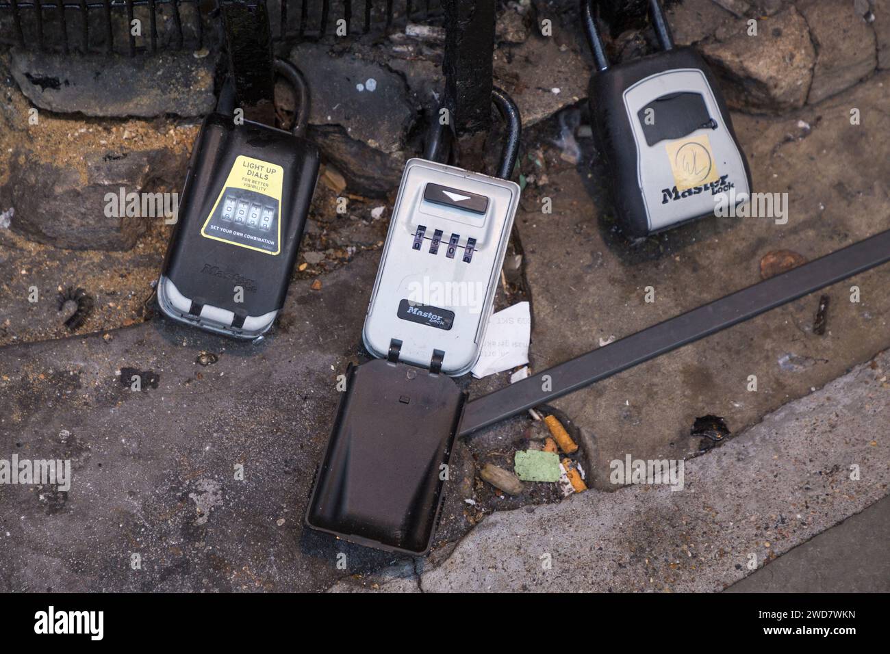 Air bnb lock hi-res stock photography and images - Alamy