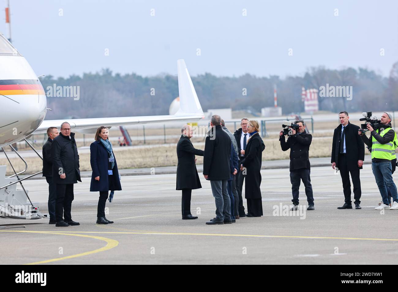 Manching, Germany. 19th Jan, 2024. Federal Chancellor Olaf Scholz (SPD ...