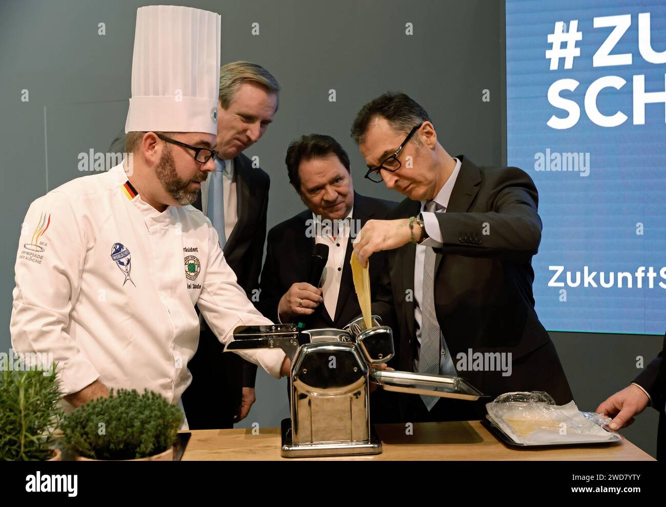 Berlin, Germany. 19th Jan, 2024. Cem Özdemir (Alliance 90/The Greens ...