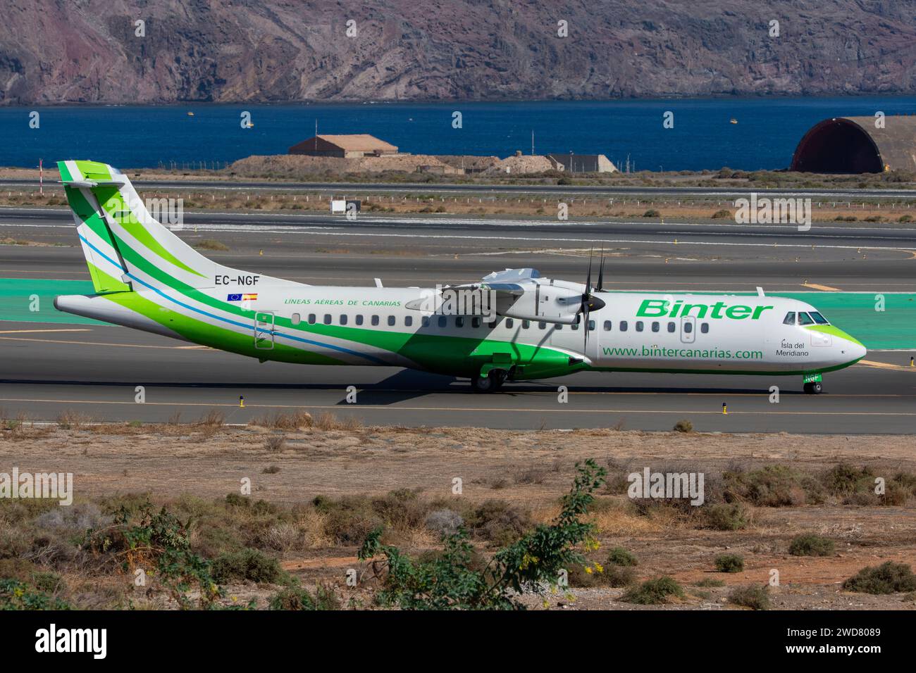 Avión de binter hi-res stock photography and images - Alamy