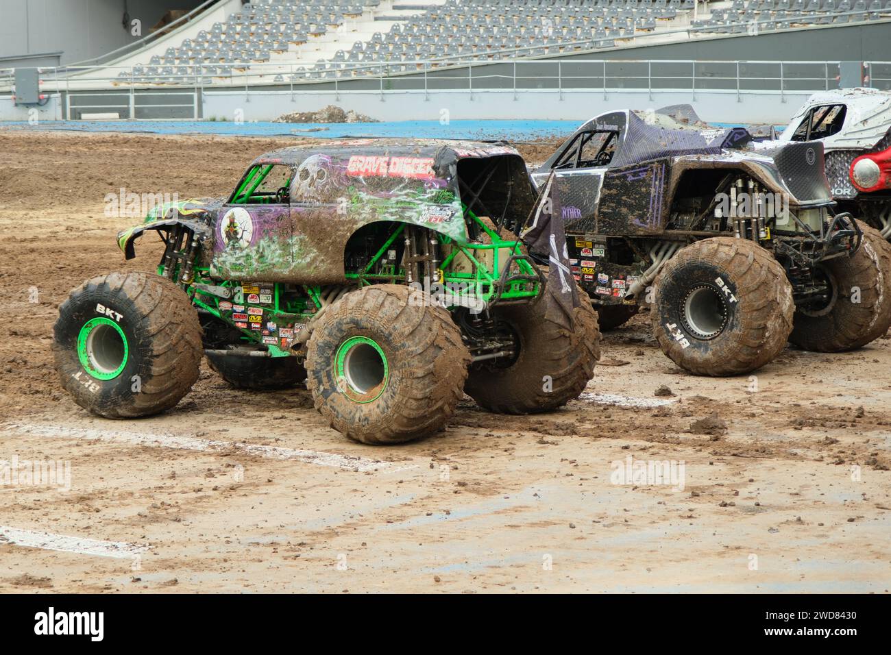 Monster Truck "Grave Digger" and "Black panther" at Unique Diego ...