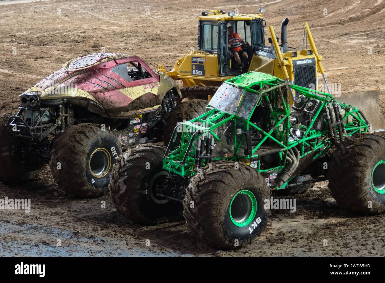 Monster Truck "Thor" and "Grave Digger" at Unique Diego Armando ...