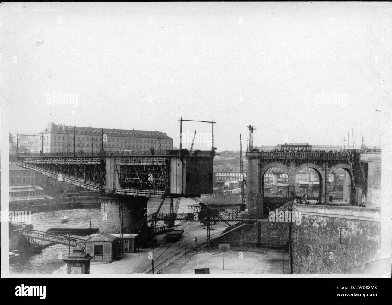 Grand pont Black and White Stock Photos & Images - Alamy