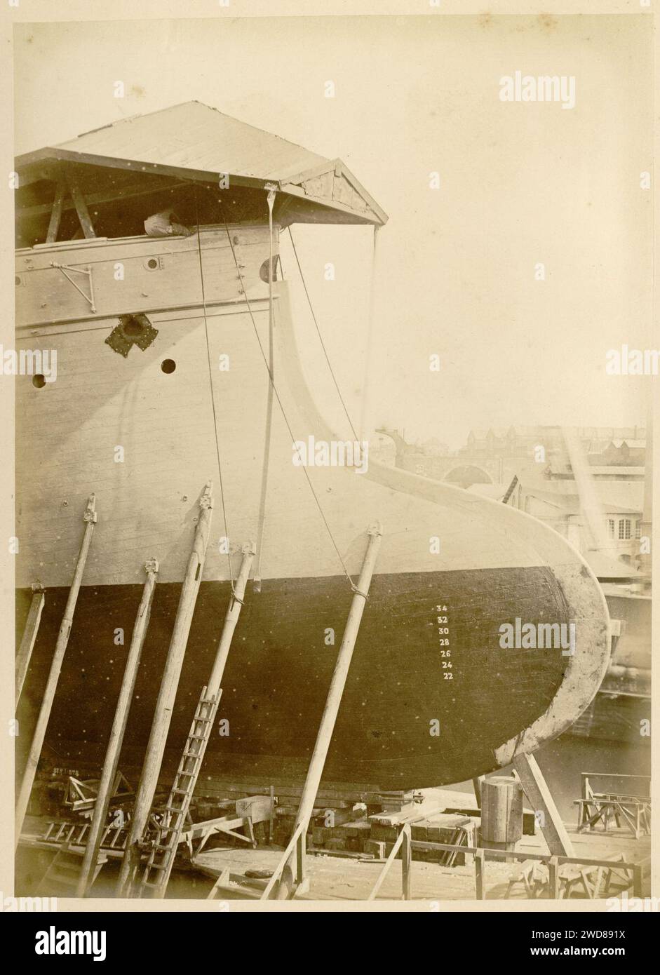 2Fi06375 Port militaire de Brest Stock Photo - Alamy