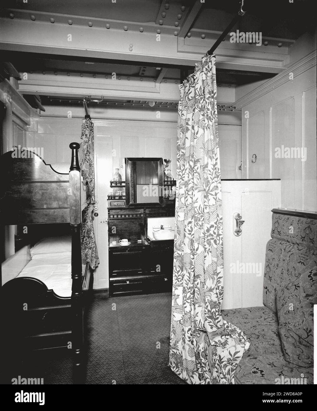 2nd Class Cabin E-89 of the Olympic Stock Photo - Alamy