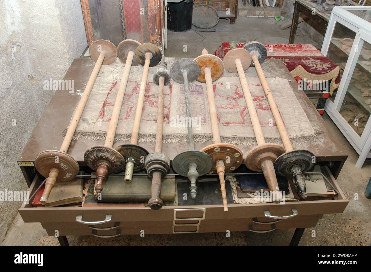 Parchment scroll with writing hi-res stock photography and images - Alamy