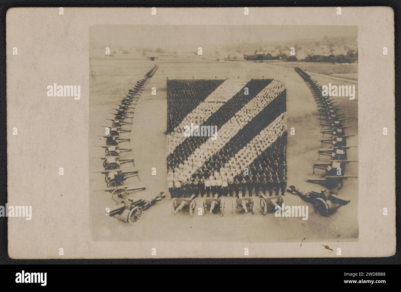 3rd Infantry Division soldiers in formation of its emblem Stock Photo ...
