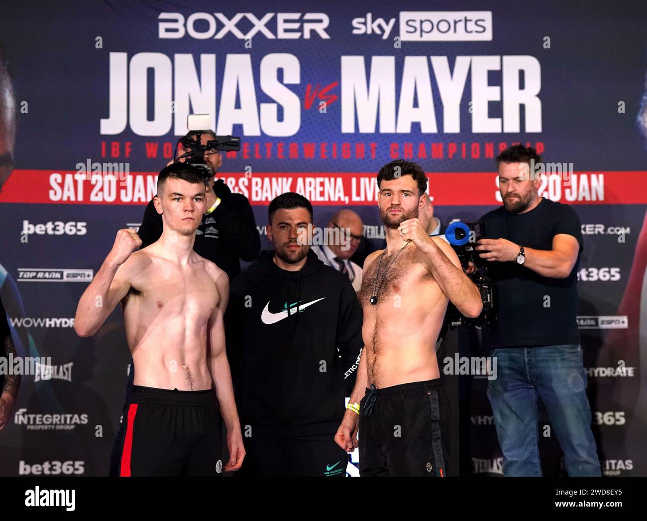 Aaron McKenna and Mickey Ellison (right) during a weigh-in at the ...