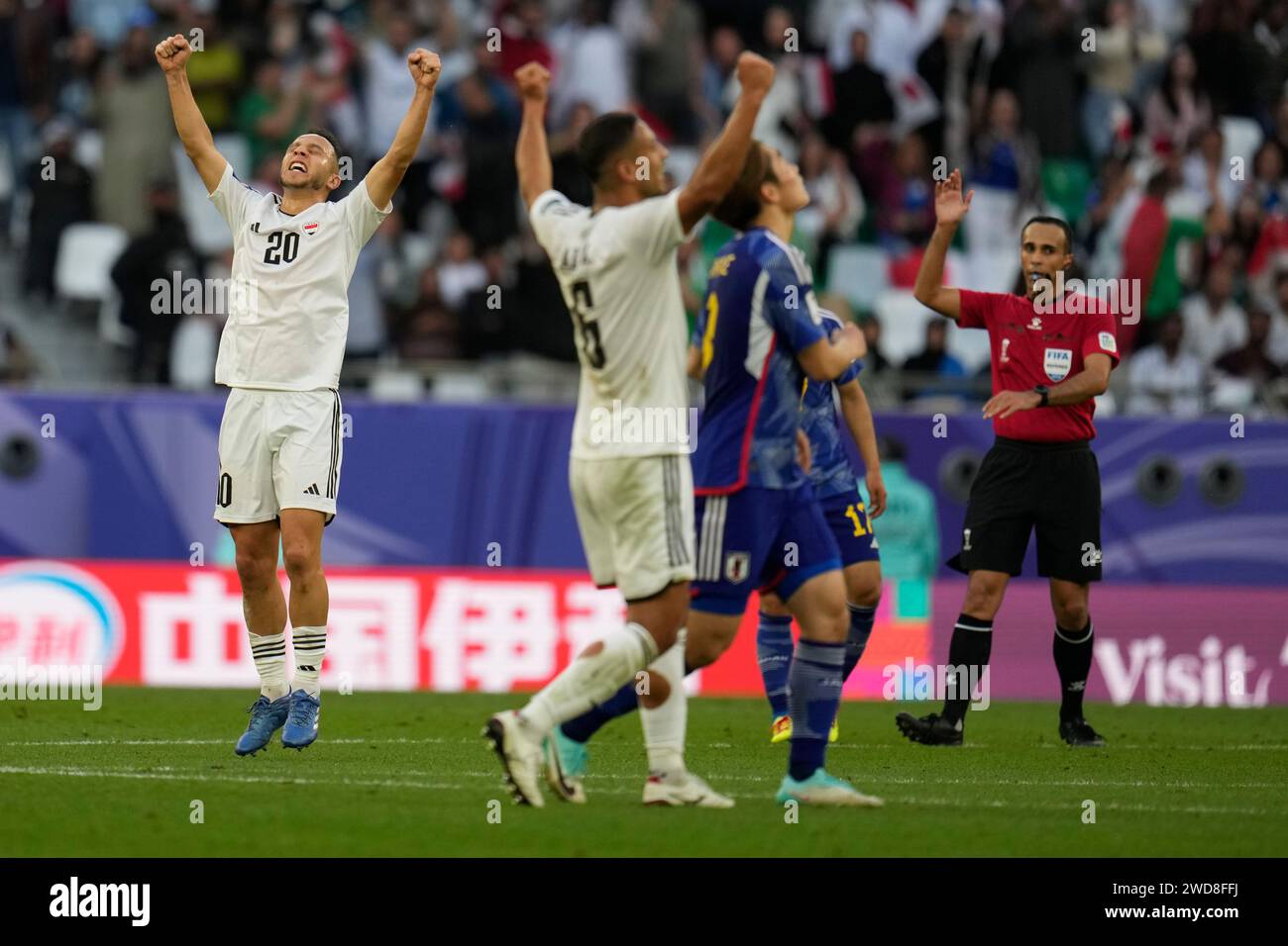 Iraqi players celebrate after the Asian Cup Group C soccer match ...