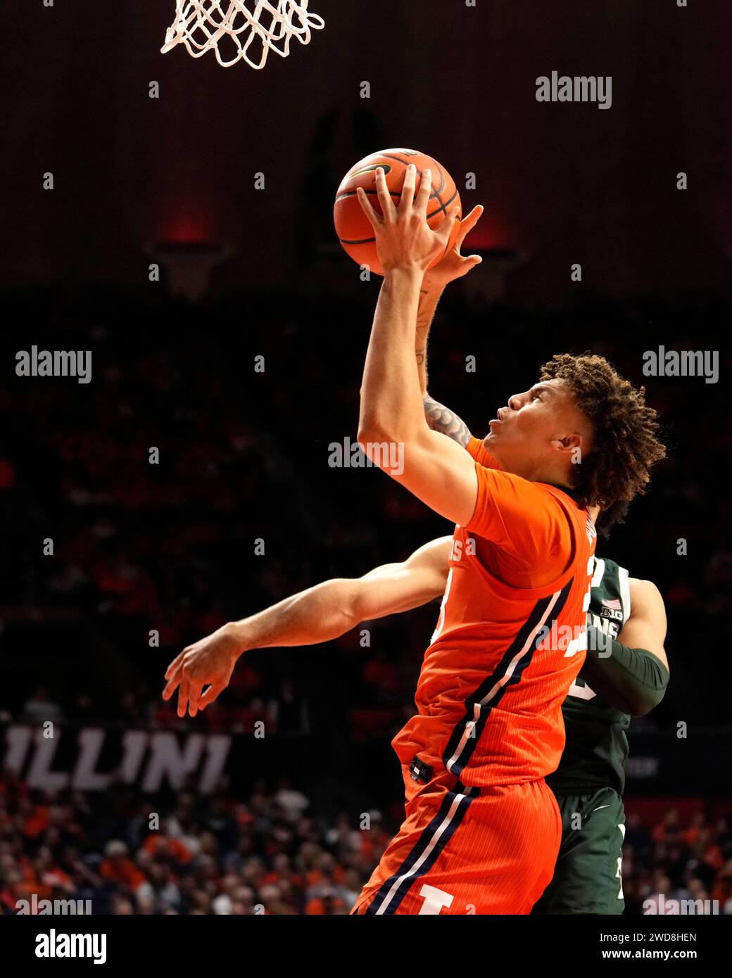 Illinois' Coleman Hawkins drives to the basket during an NCAA college ...