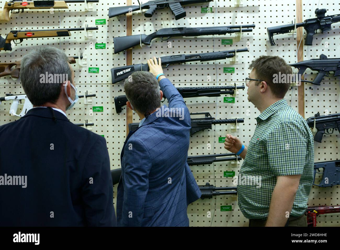 Two men rifles stand hi-res stock photography and images - Alamy