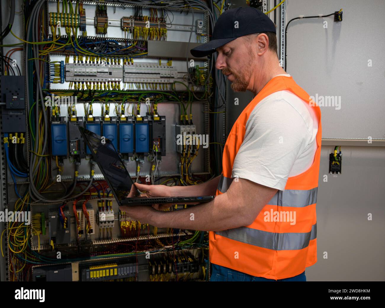 Cable inspection hi-res stock photography and images - Alamy