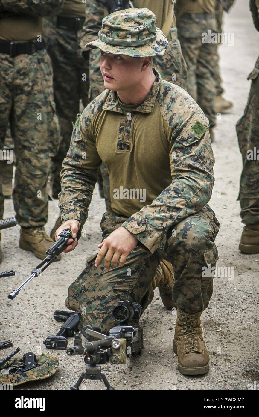 26th MEU Marines, Romanian Marines teach weapon systems classes during ...