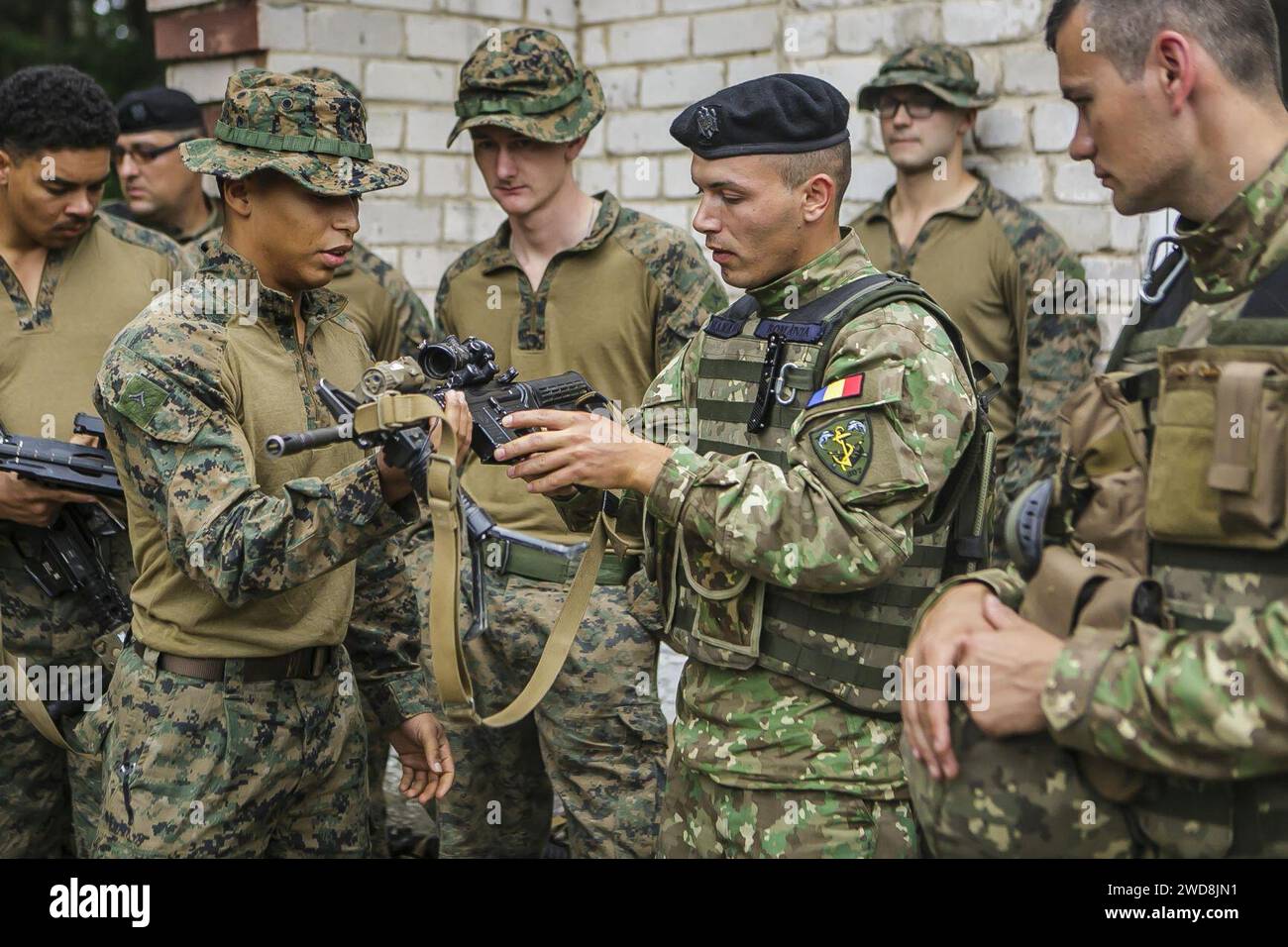 26th MEU Marines, Romanian Marines teach weapon systems classes during ...