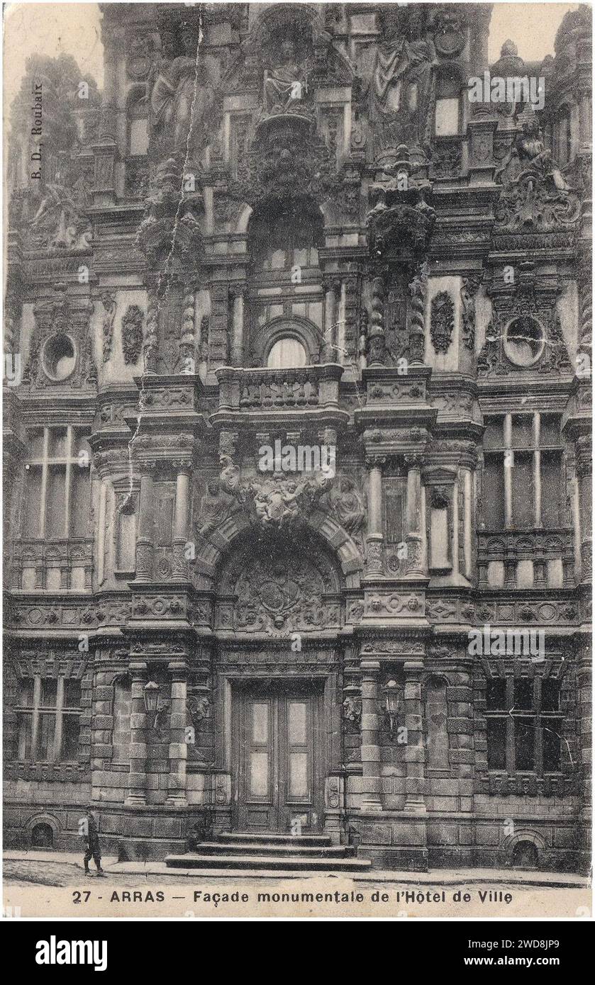 27 - Arras — Façade monumentale de l'Hôtel de Ville vº Stock Photo - Alamy
