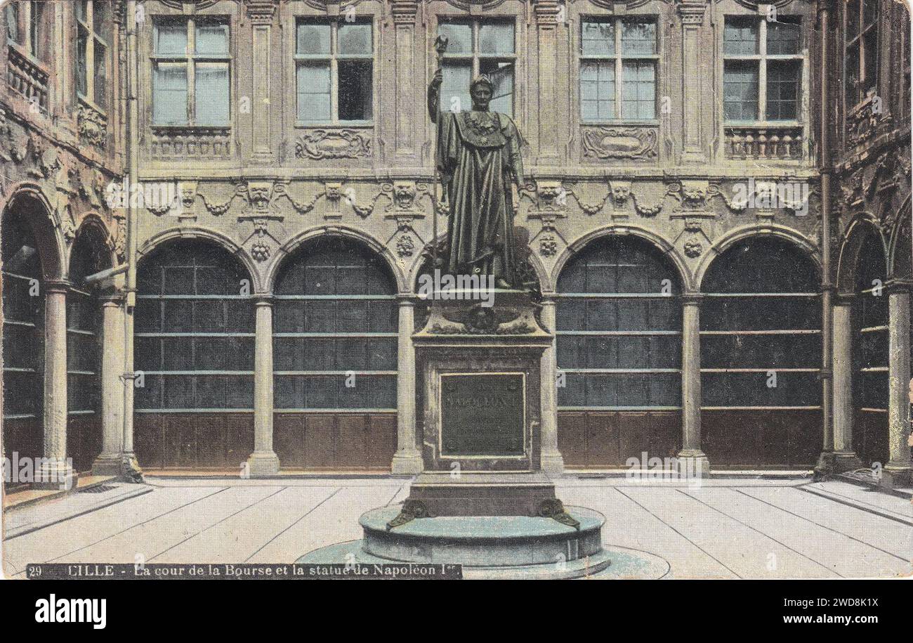 29 - Lille — La cour de la bourse et la statue de Napoléon 1er Stock ...